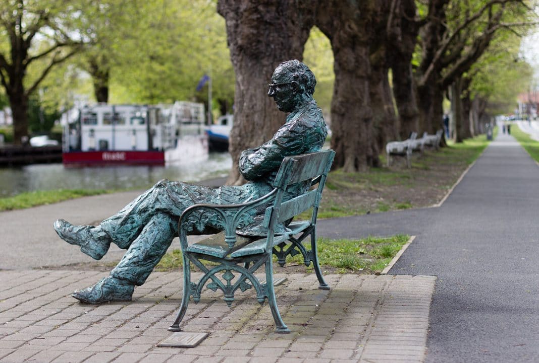 The 10 BEST Irish poets of all time, RANKED